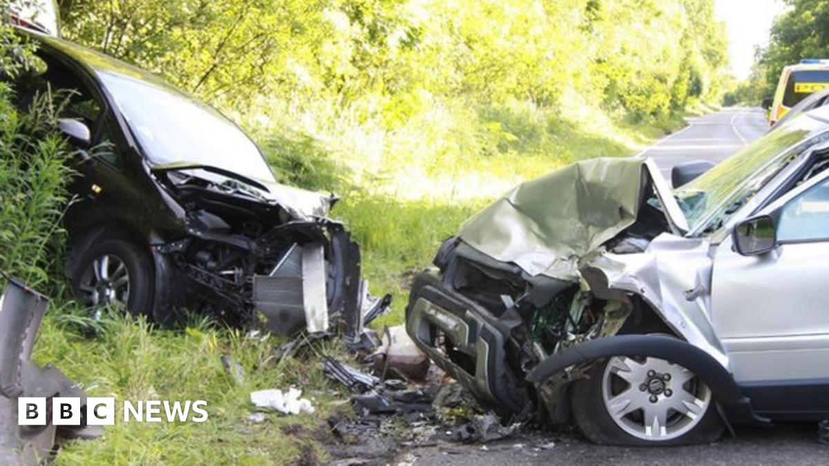 Five in hospital after Dumfries road crash - BBC News