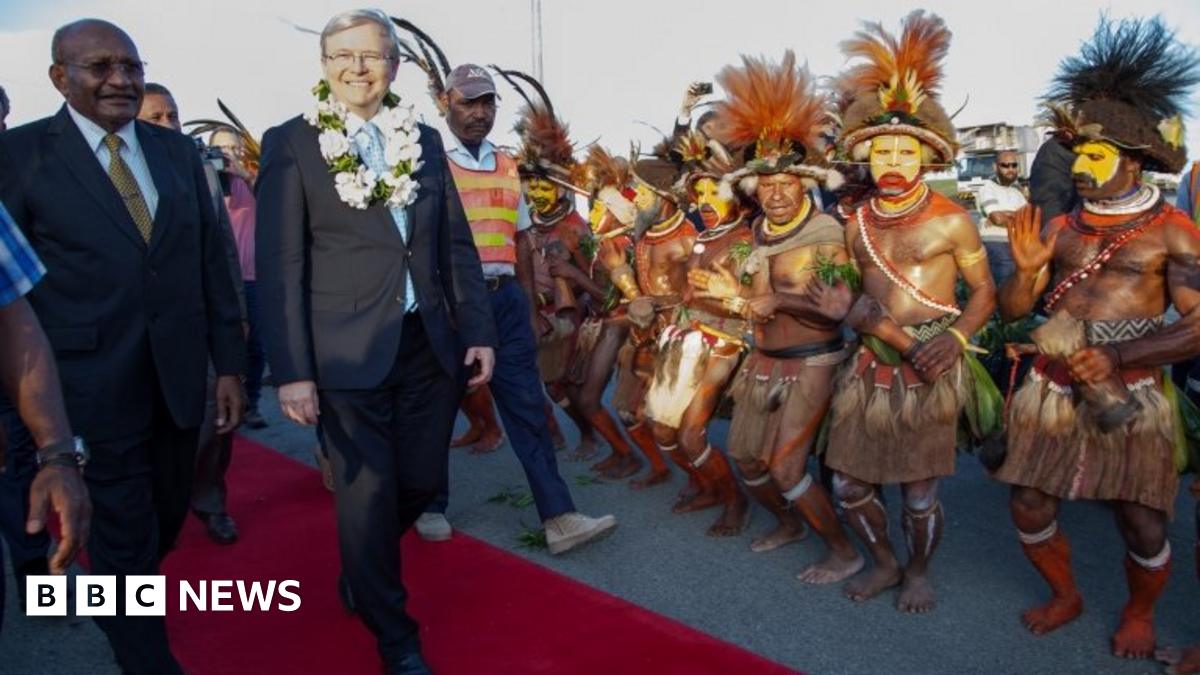 Kevin Rudd in Papua New Guinea for asylum talks - BBC News