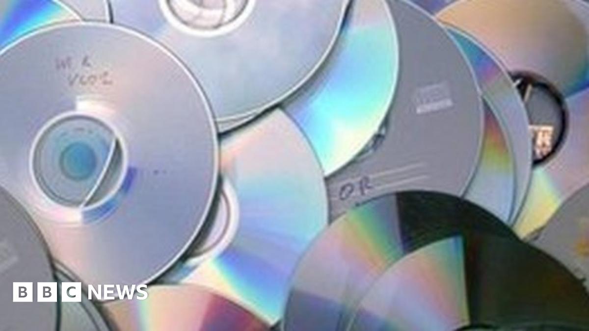 Counterfeiter Lester Hawkes jailed for selling fake CDs - BBC News