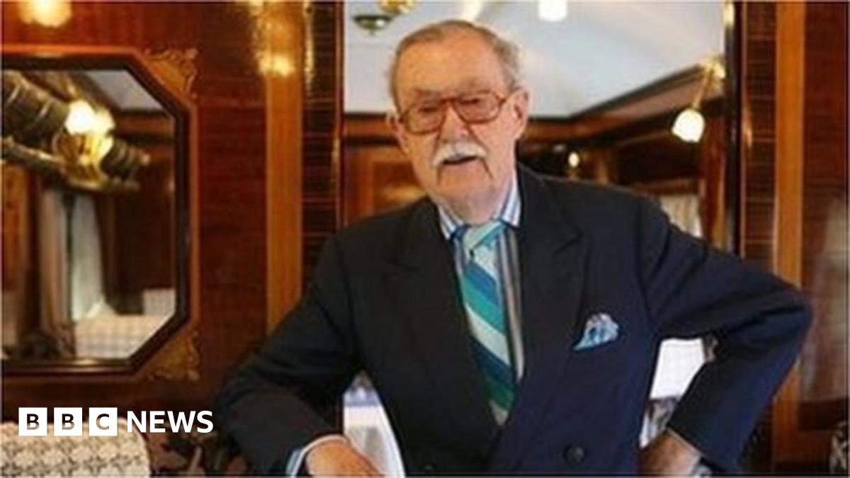 Alan Whicker: 'A fantastic man' - BBC News