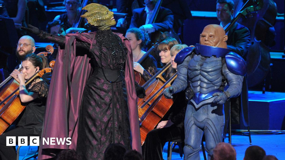 Doctor Who Prom celebrates old and new - BBC News