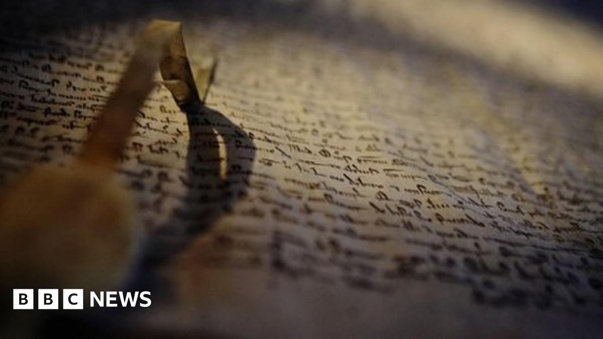 Magna Carta copies to be united to mark 800th anniversary - BBC News
