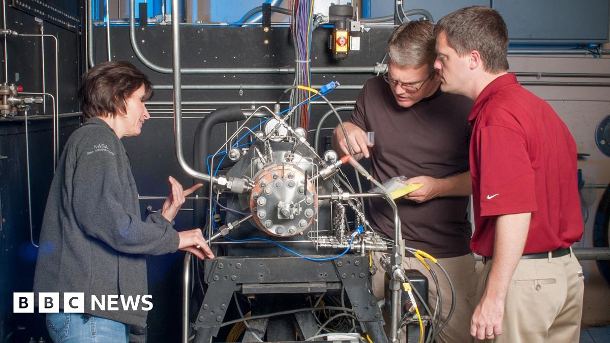 Nasa tests 3D-printed rocket engine fuel injector - BBC News