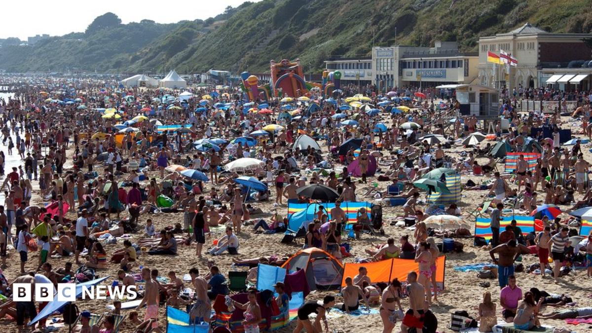 Heatwave set to continue around UK - BBC News