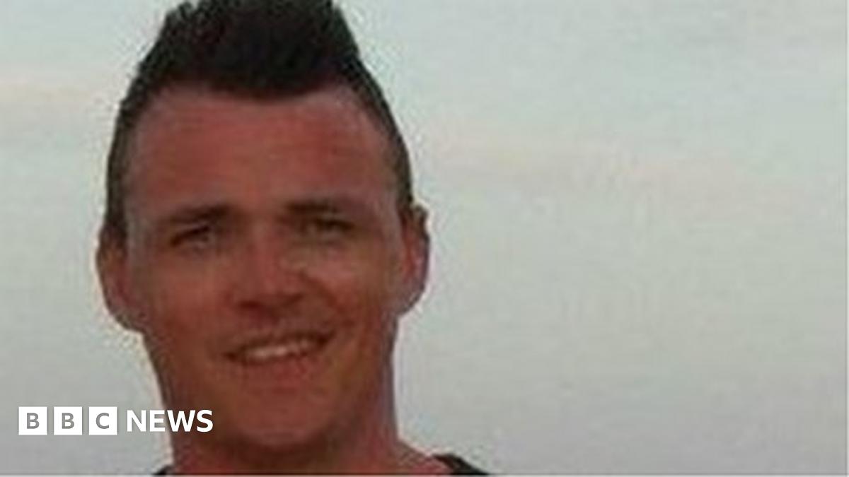 Craig Knapp's family appeal to bring body back to Dundee - BBC News