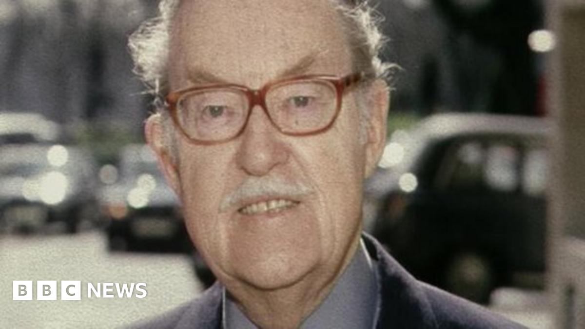 Alan Whicker funeral held in Jersey - BBC News
