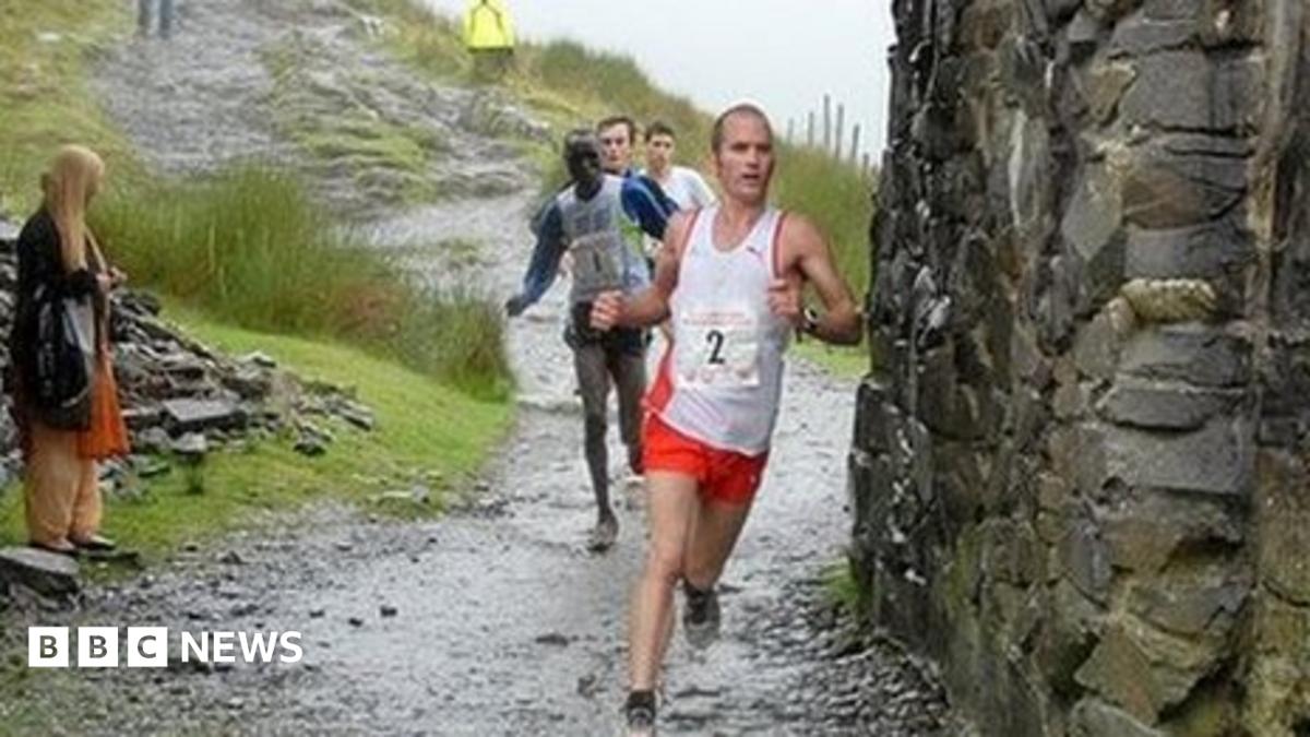 Snowdon Race organisers want peak closed for safety - BBC News