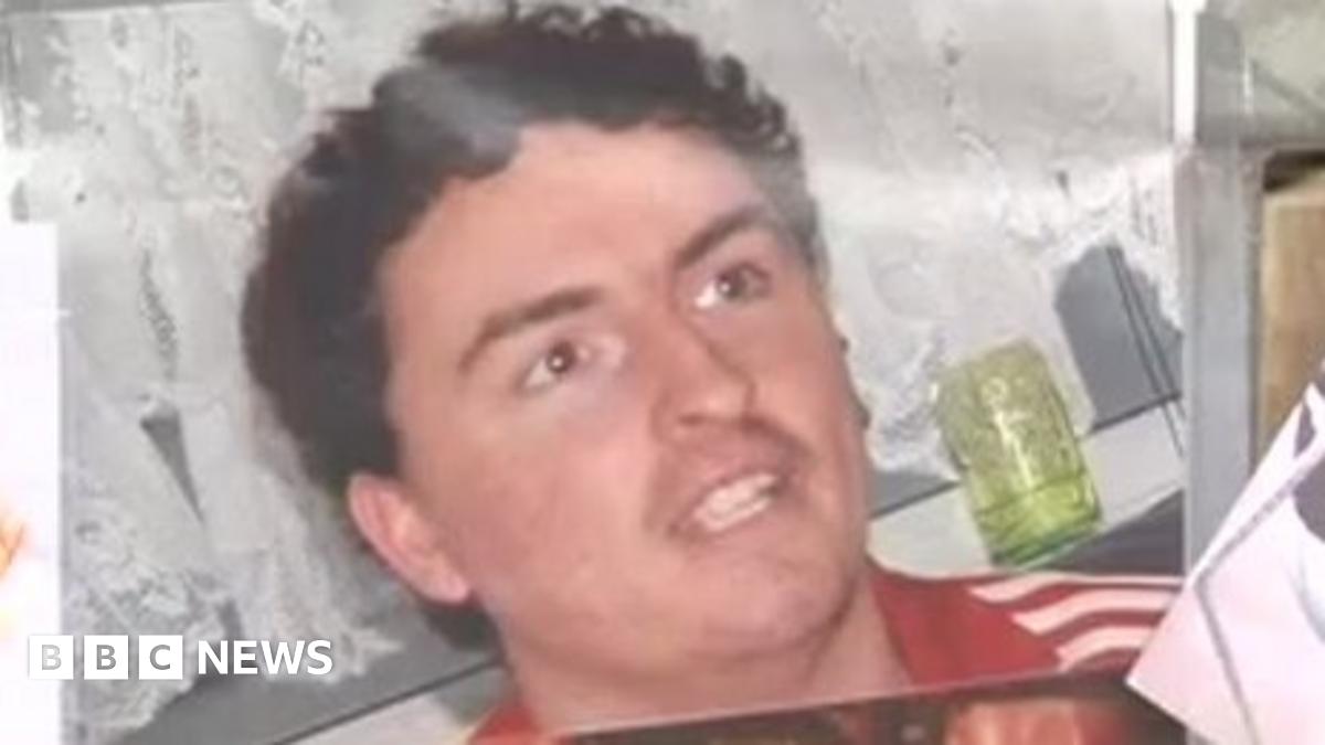 Body found in Thames near where rescue man went missing - BBC News