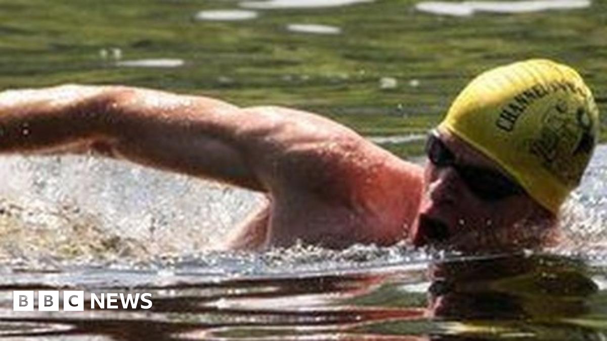 GPs end 25-year English Channel swim wait - BBC News