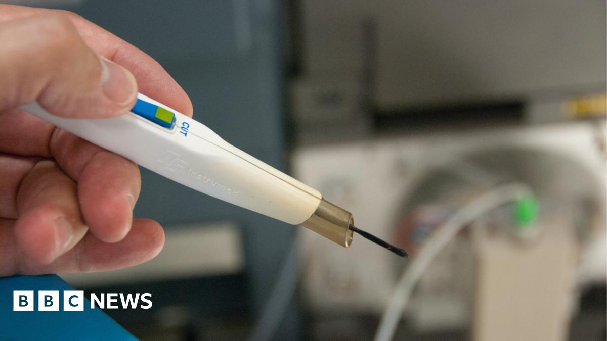 Cancer surgery: Tumour 'sniffing' surgical knife designed - BBC News