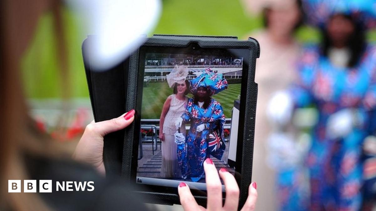 Women own most of the UK's tablet computers says study - BBC News