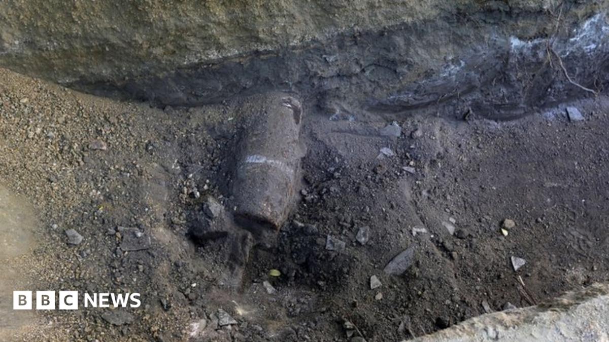 Soviet-made bomb found near kindergarten in Hungary - BBC News