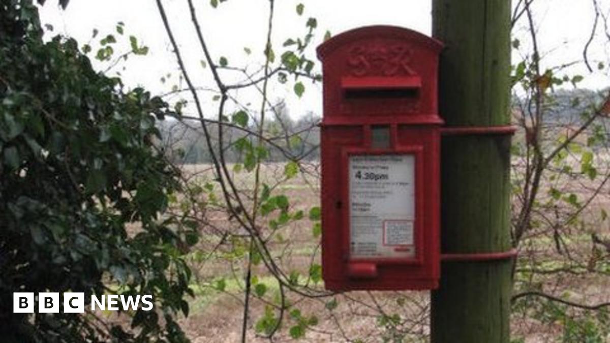 Norfolk village stolen postbox to be replaced - BBC News