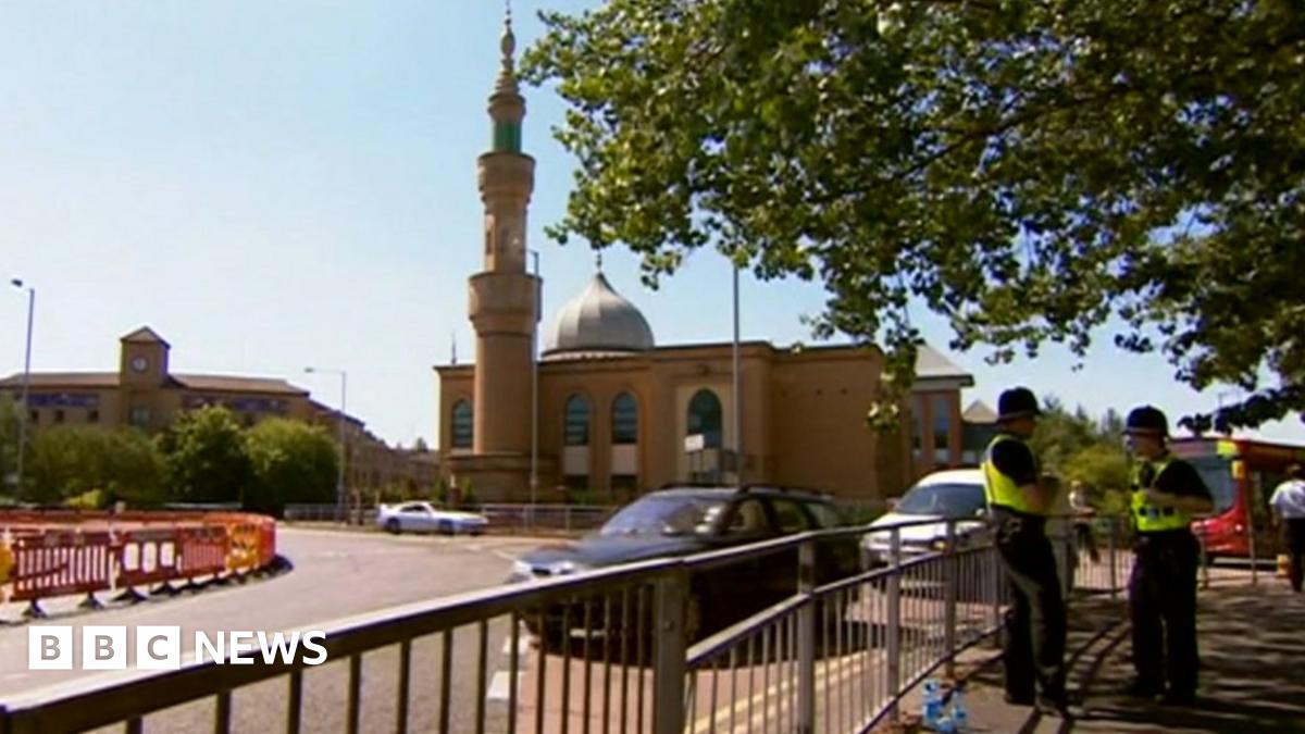 Wolverhampton Mosque: Explosion debris found at site - BBC News