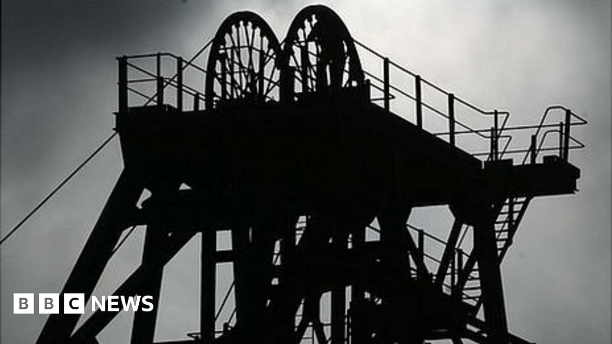 Daw Mill Colliery evacuated following underground fire - BBC News
