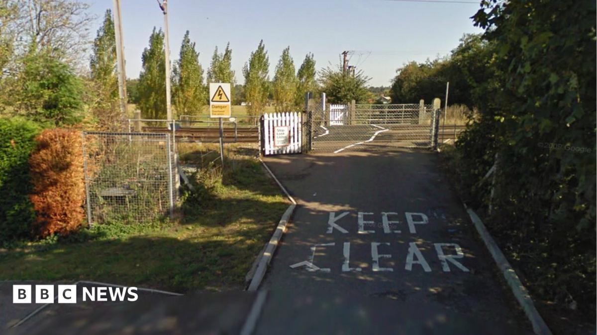 Fatal Gipsy Lane crossing still open a year after advised closure - BBC ...