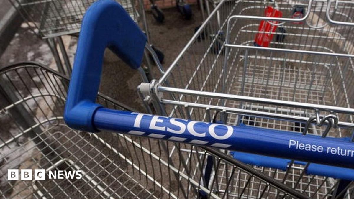 Ilfracombe Tesco marquee angers shopkeepers - BBC News