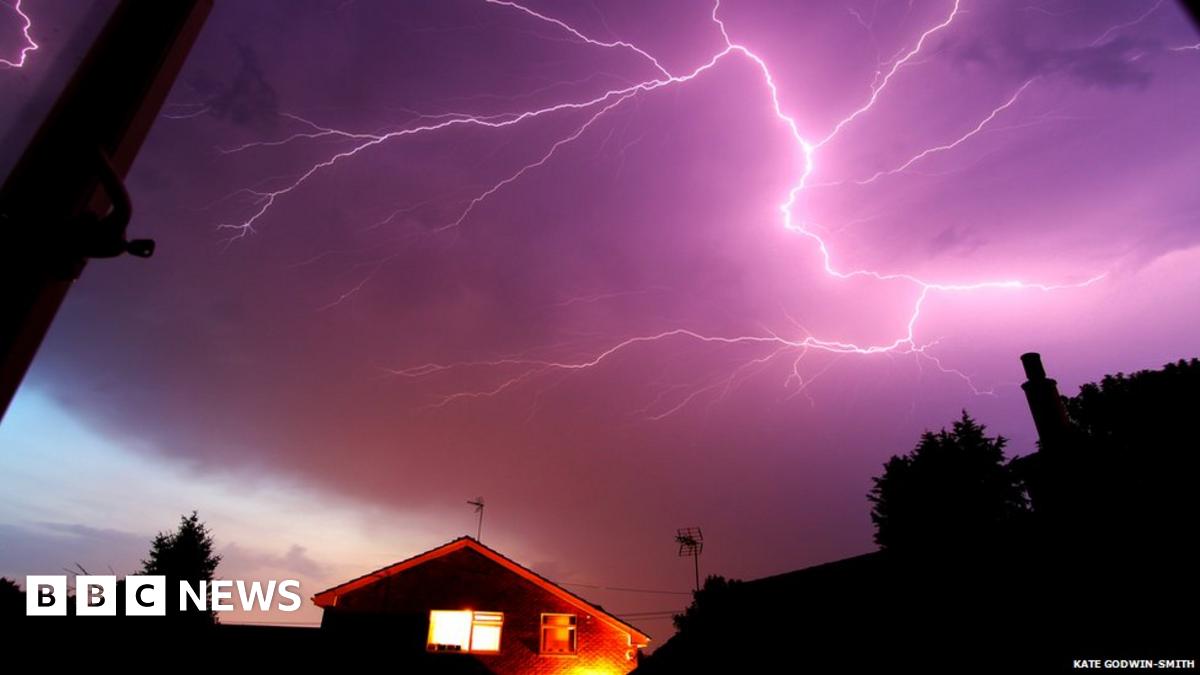 In Pictures: Stunning storms over England - BBC News