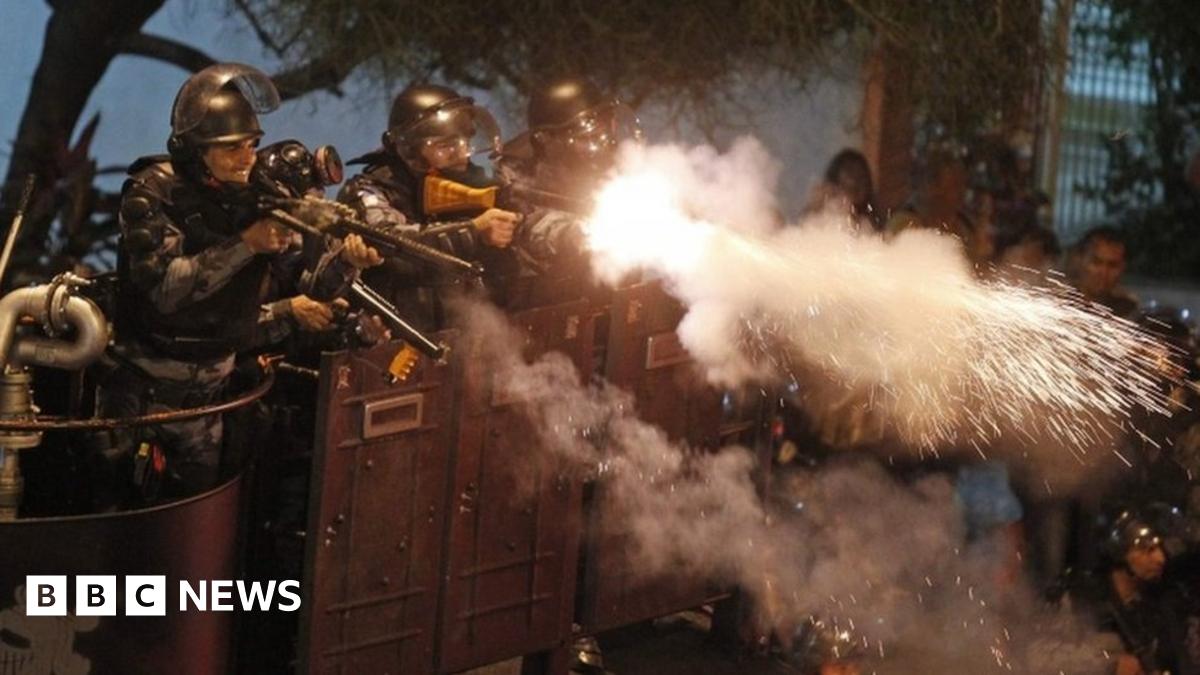 Day in pictures: 23 July 2013 - BBC News