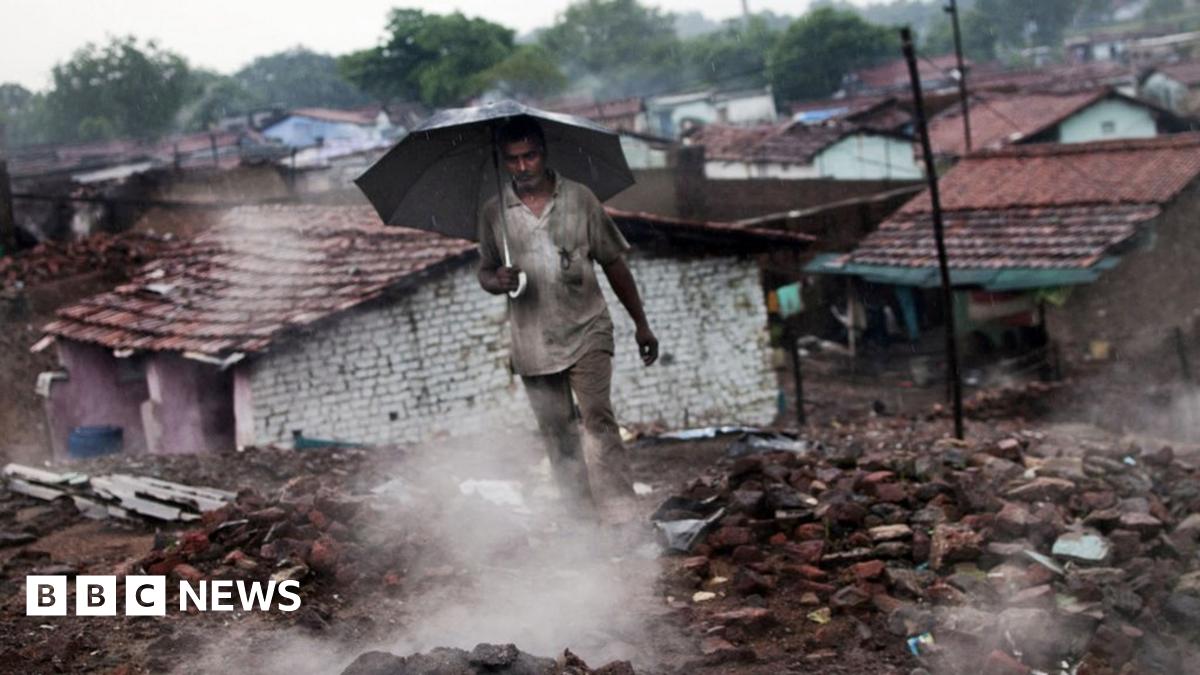 In pictures: India coal fires - BBC News