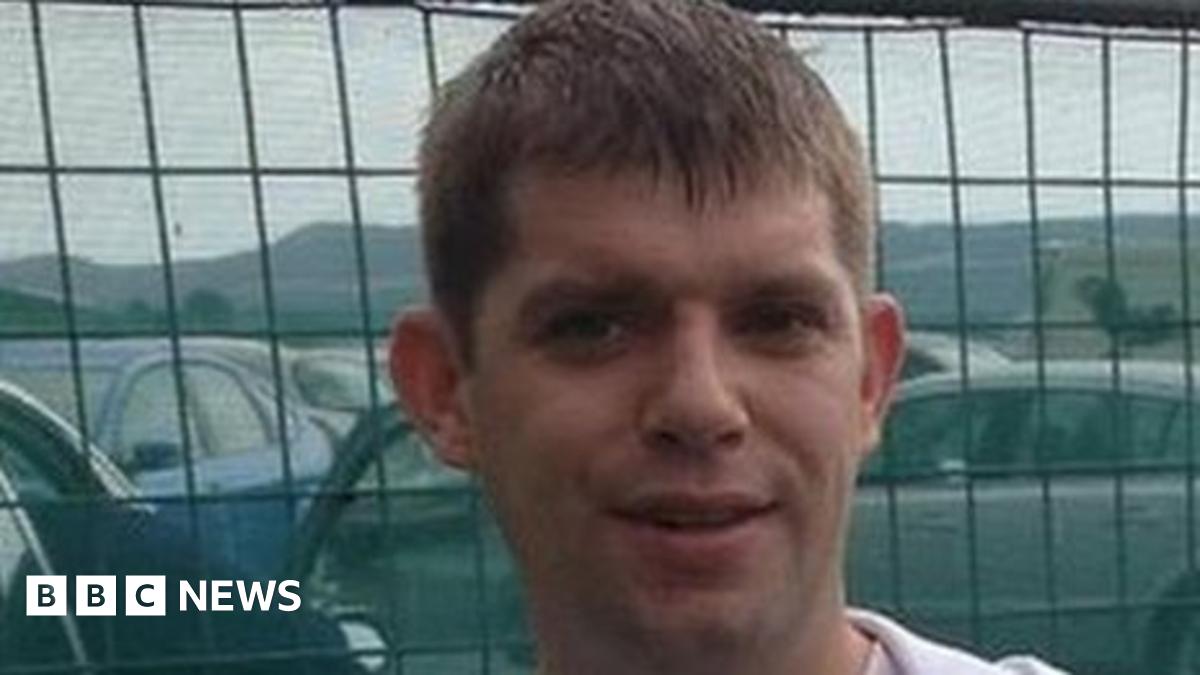 Matthew Pope on trial for murder of Michael Given in Dundee - BBC News