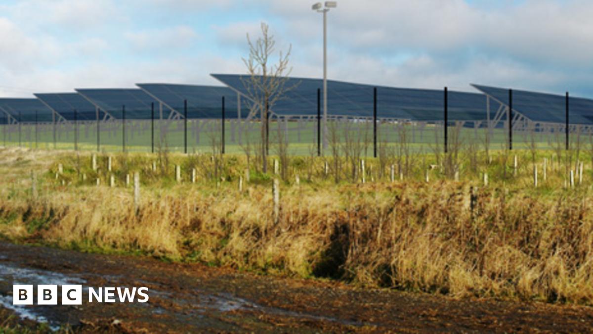 Leeds solar energy farm plan given go ahead - BBC News