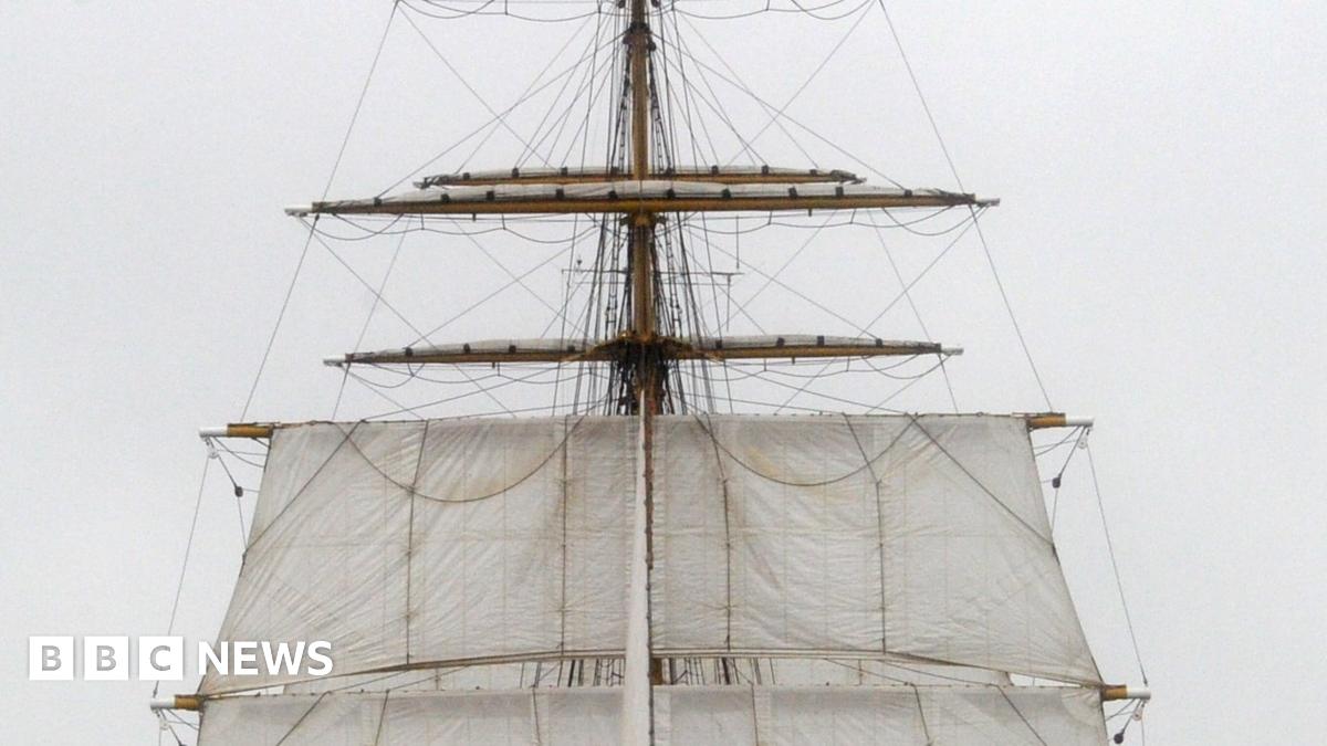 Tall ship Astrid crew rescued off Cork - BBC News