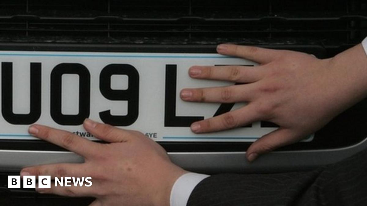 Police number plate camera scheme broke law in Royston - BBC News