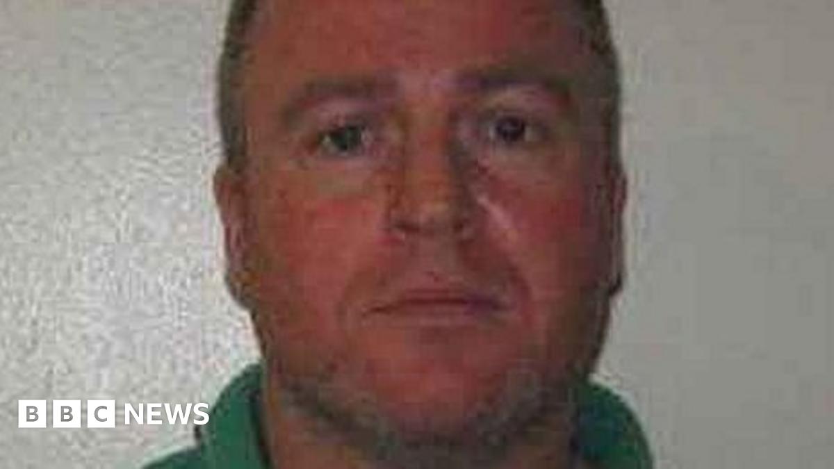 Hollesley Bay prisoner Mark Donnison charged with absconding - BBC News