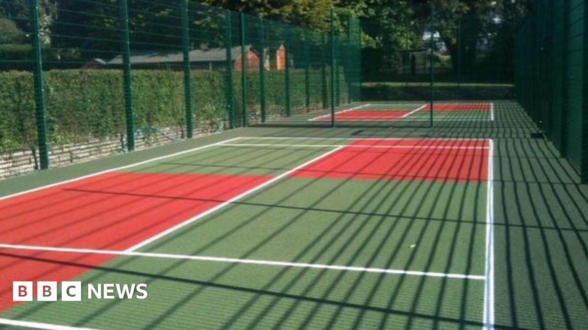 Poole tennis courts out of action due to heat - BBC News