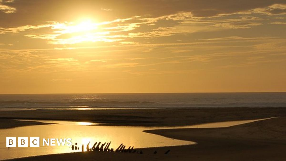 Kieran Knight family pay tribute to drowned teenager - BBC News