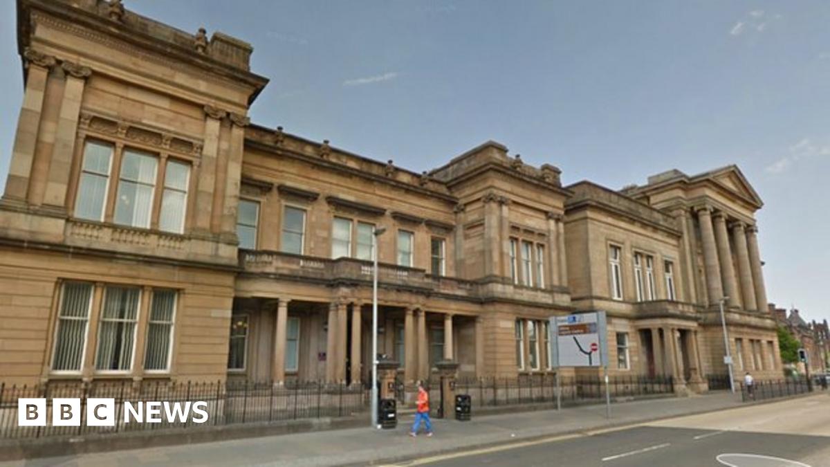 Gary Muir jailed for stabbing wife in 'referendum row' - BBC News