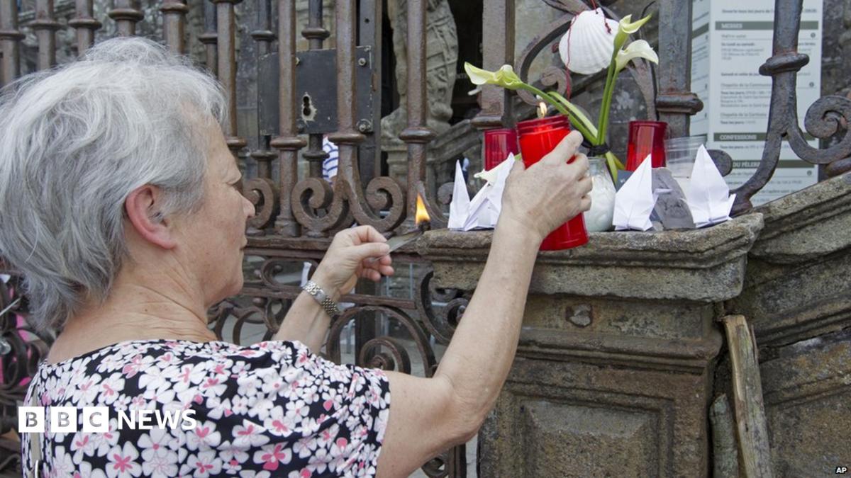 In pictures: Spain in mourning over train crash - BBC News