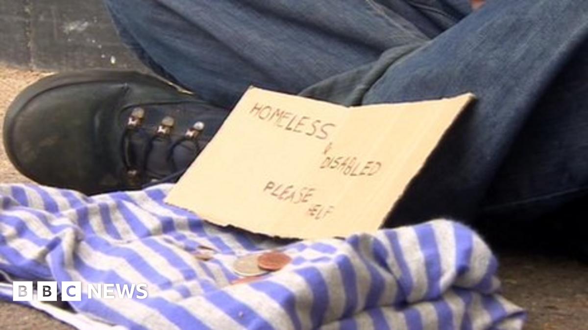 Anti-begging campaign launched in Bath - BBC News
