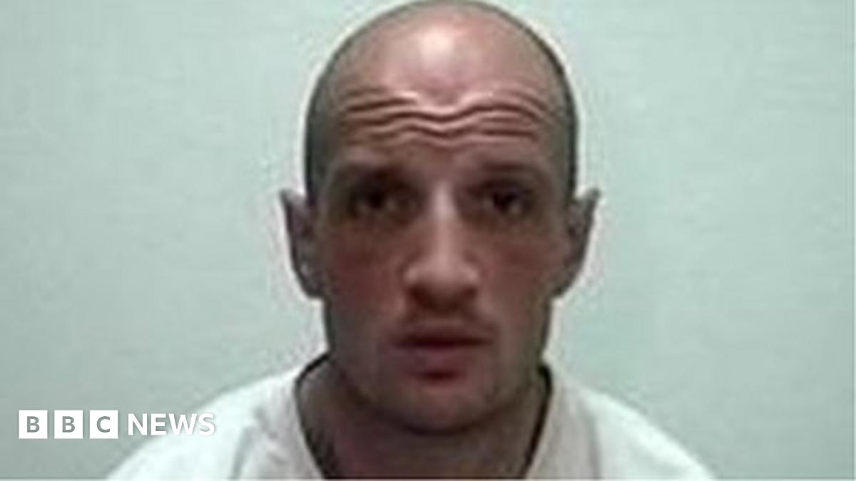 Leeds robber Jason Kitchen found after recall appeal - BBC News