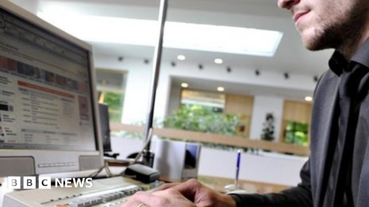 Companies ordered to help 'blagging' inquiry - BBC News