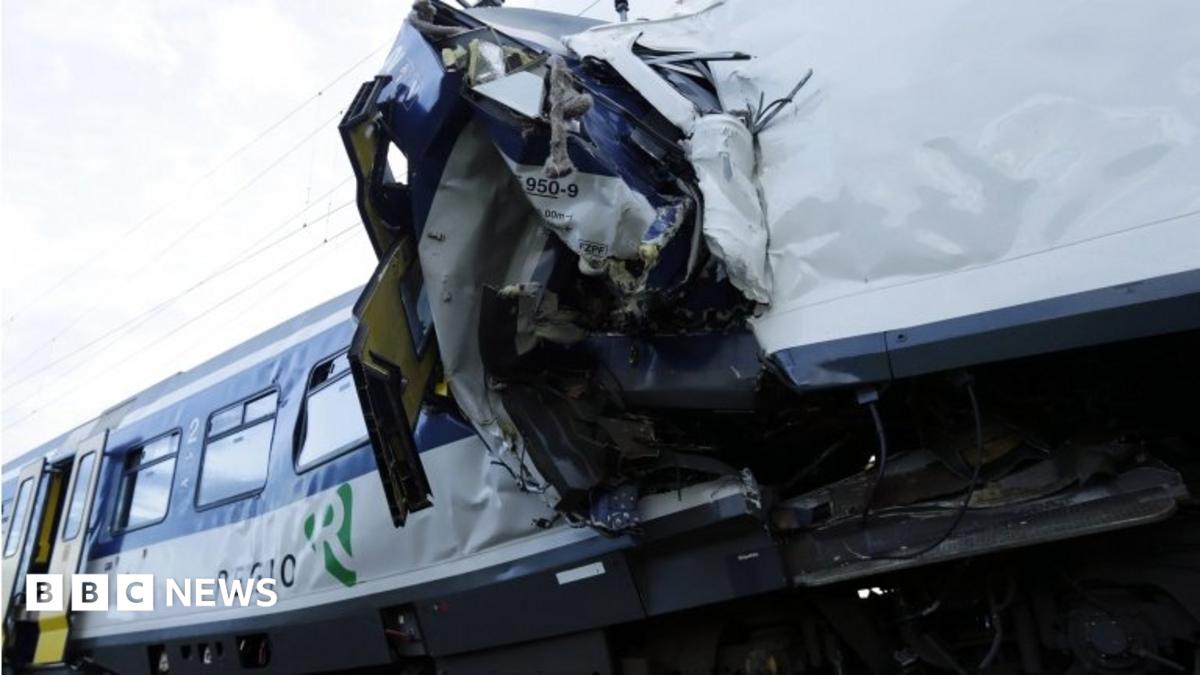 Swiss train crash: Dozens hurt in Granges-pres-Marnand - BBC News