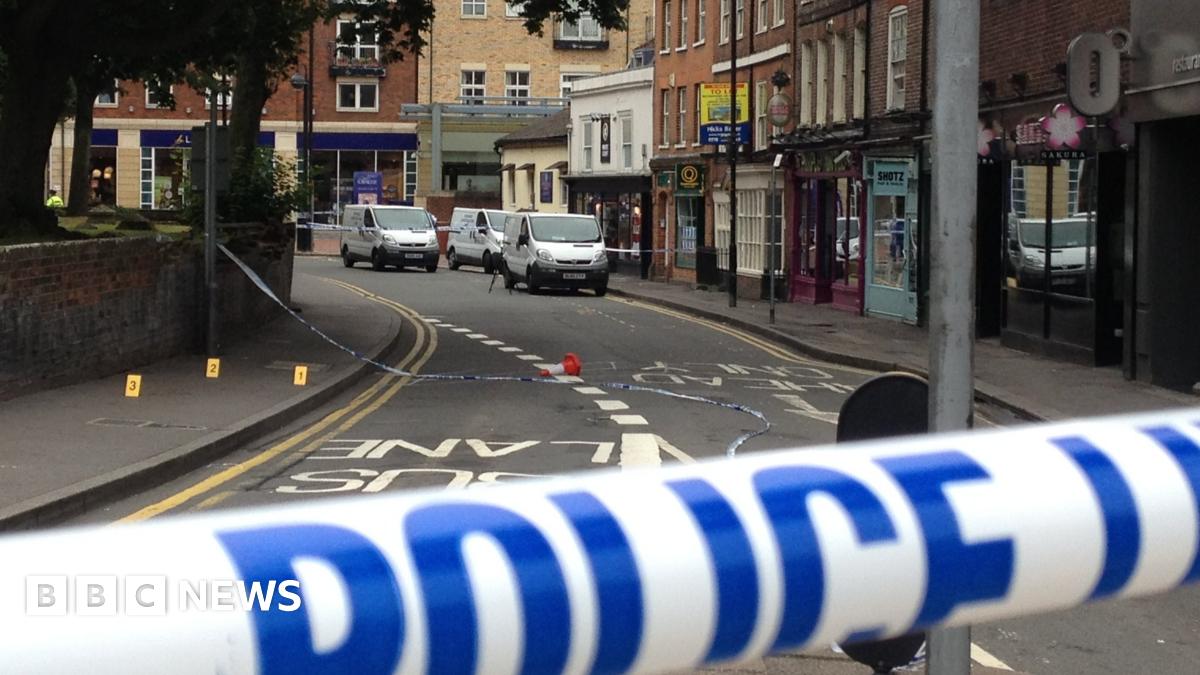 Man, 23, injured in suspected stabbing attack in Reading - BBC News