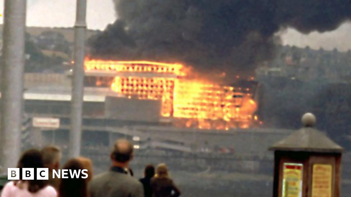 Summerland fire victims remembered in Douglas - BBC News