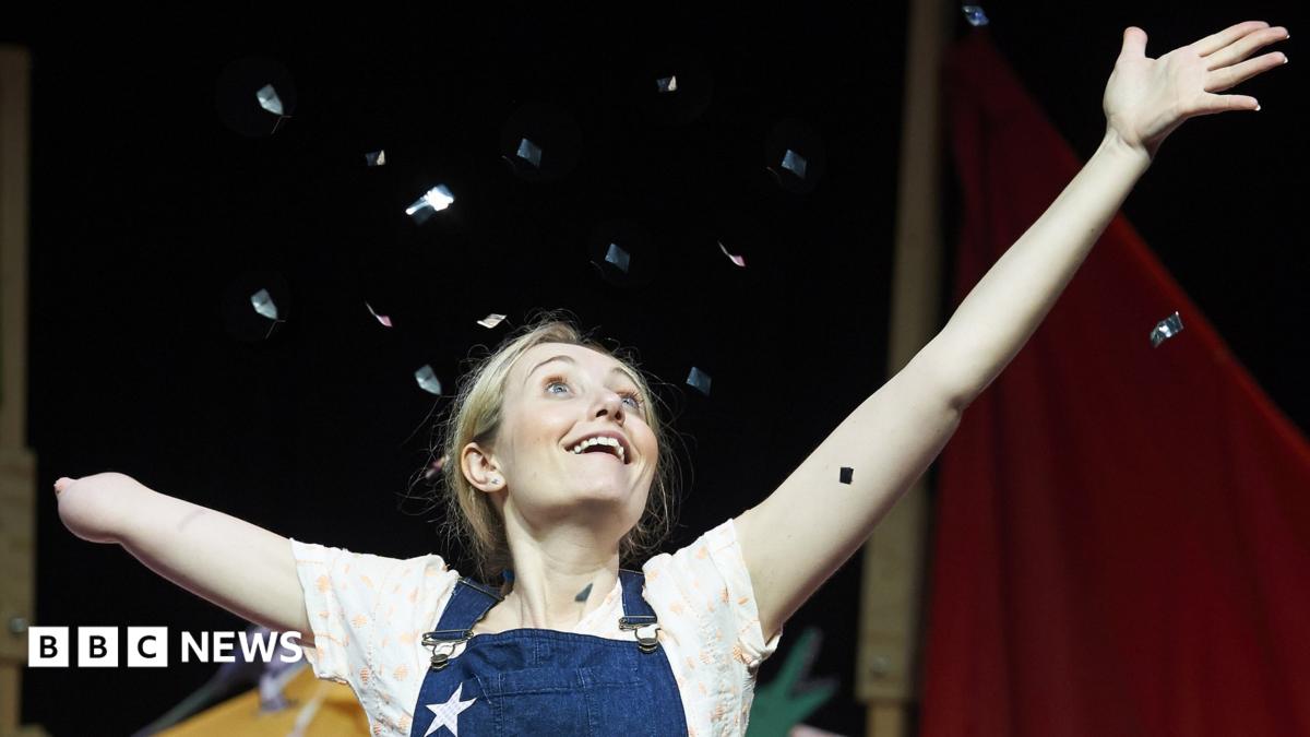 Cbeebies star Cerrie Burnell tells disability story - BBC News