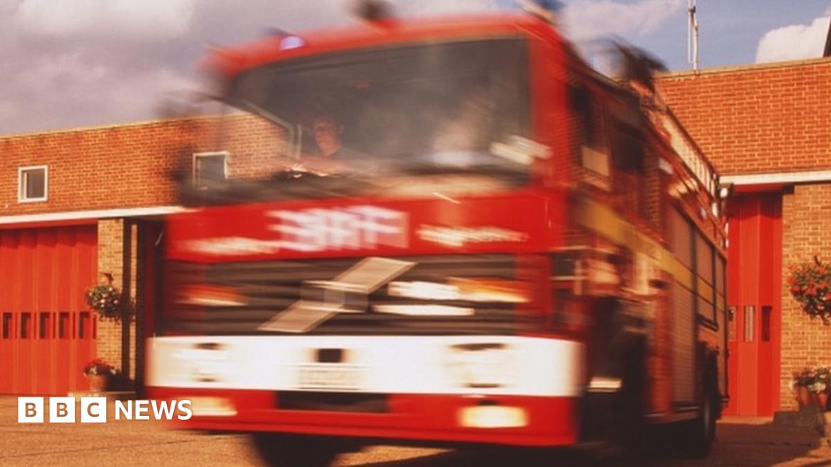Humberside Fire Service hails zero house fire deaths - BBC News