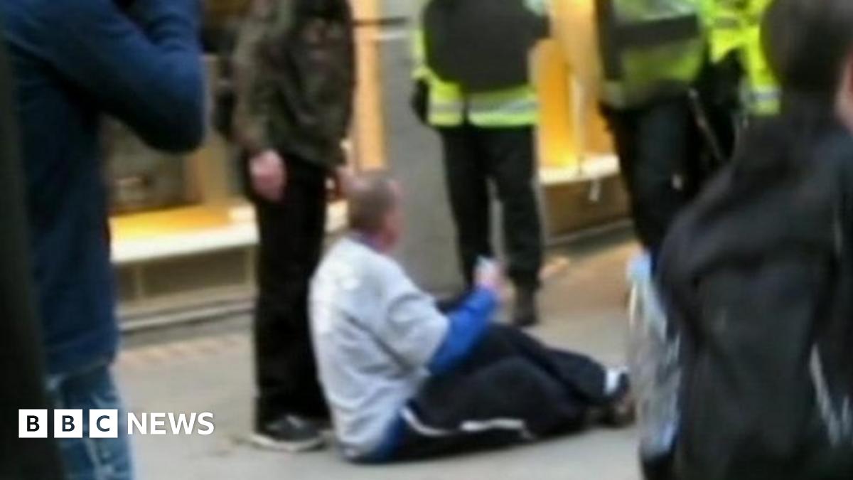 Ian Tomlinson family receive Met police payout over G20 death - BBC News