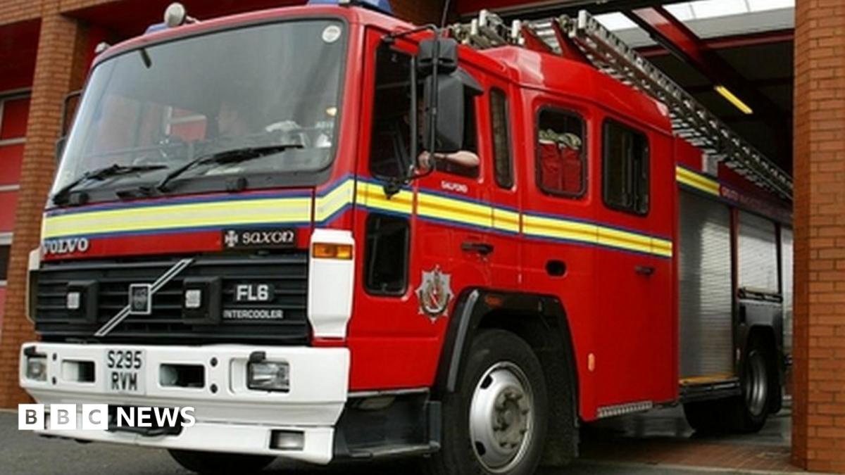 Margate high-rise flats fire: Red Cross vehicle called - BBC News