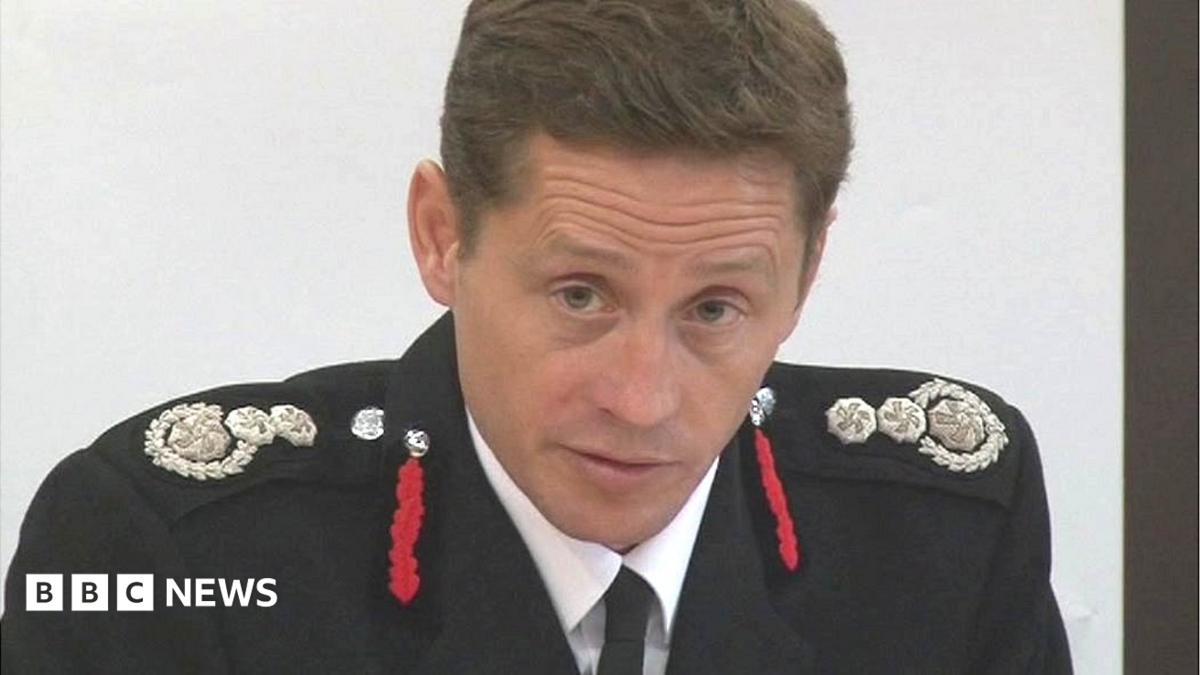 Devon and Somerset fire chief Lee Howell goes part time - BBC News