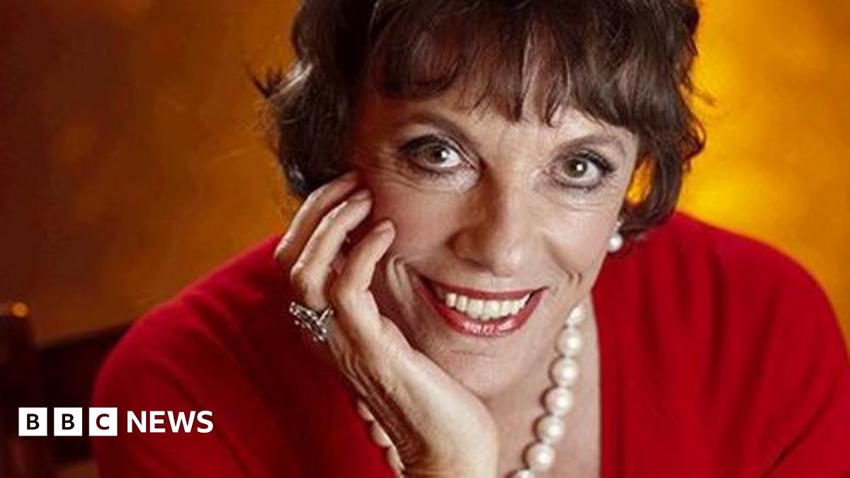 Blackpool call centre creates 100 Silver Line jobs - BBC News