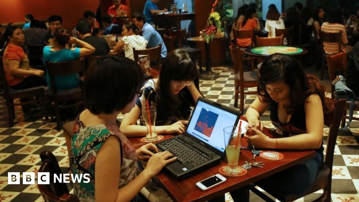 Vietnam internet restrictions come into effect - BBC News