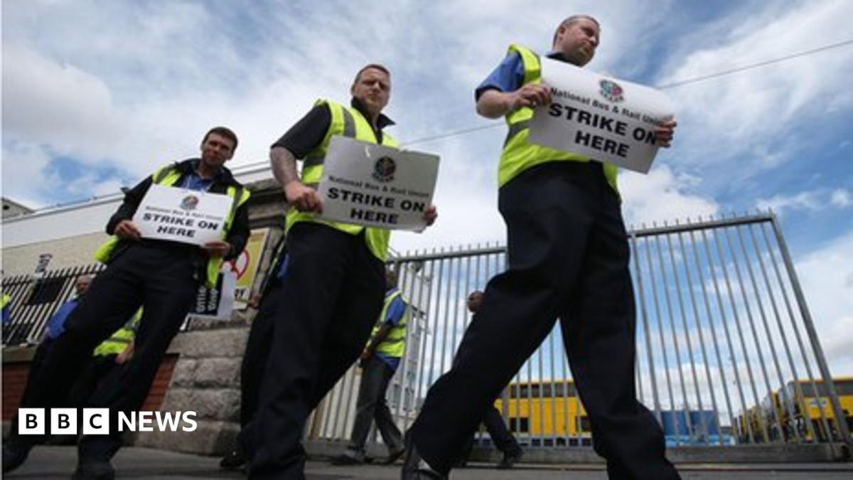 Dublin bus strike enters third day - BBC News