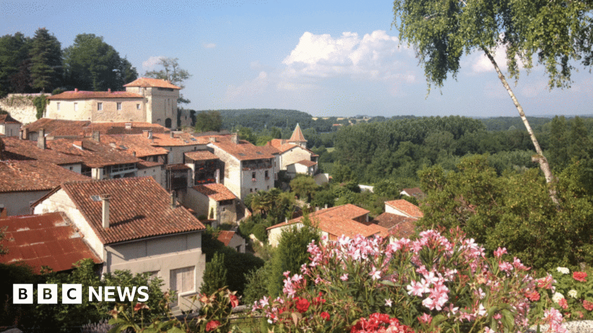Rural France: A tale of two villages - BBC News