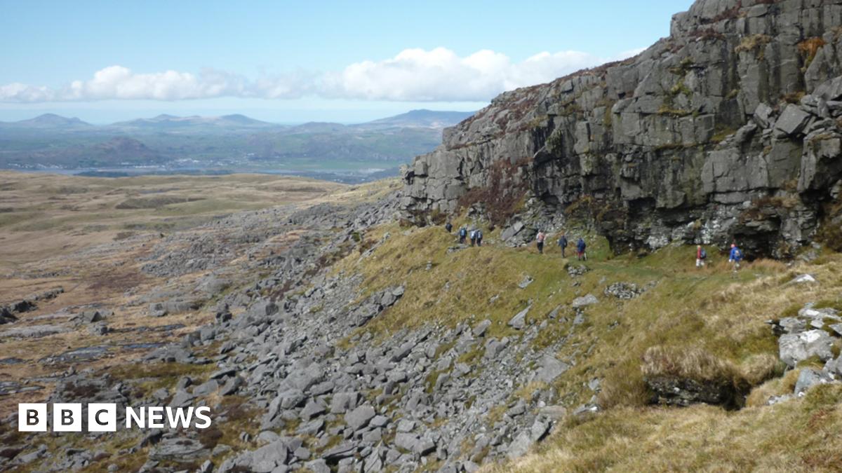 Right-to-roam maps updated after 10 years - BBC News