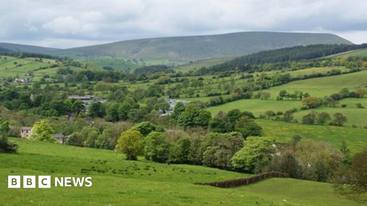 'Strangled' dog found on farmland near Pendle Hill - BBC News